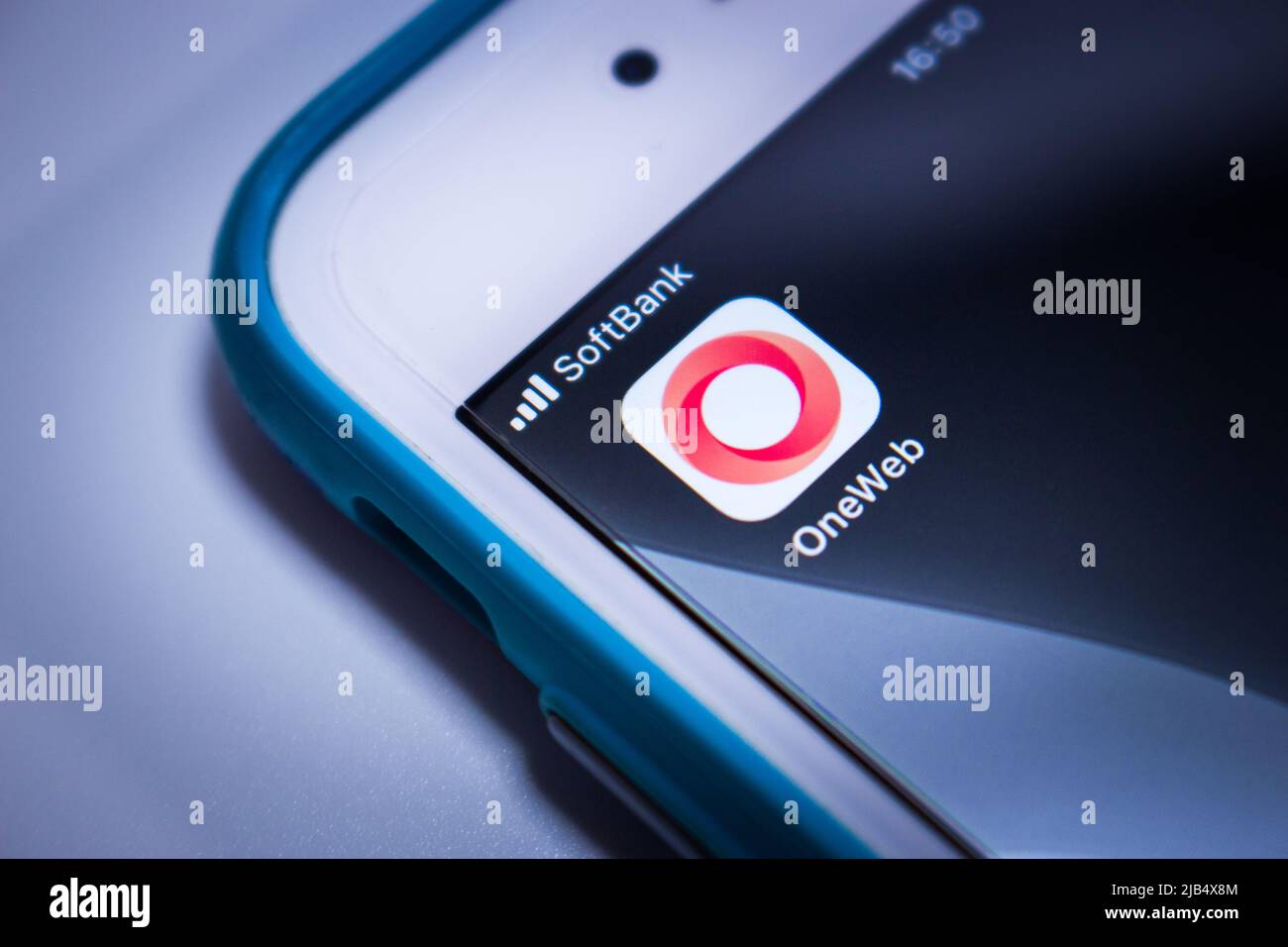 Oneweb satellite hi-res stock photography and images - Alamy