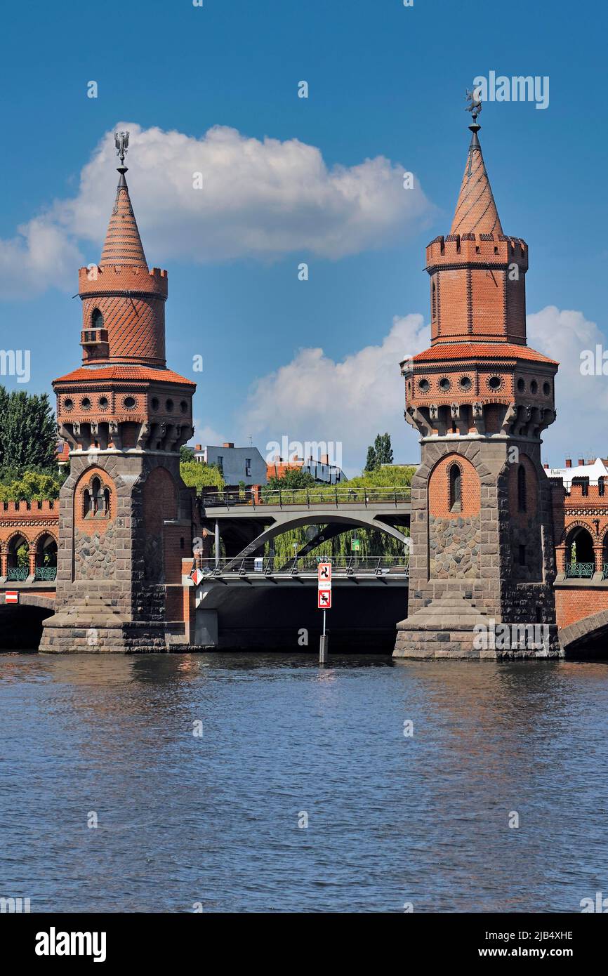 Oberbaum bridge over the Spree river, Berlin, Germany Stock Photo - Alamy