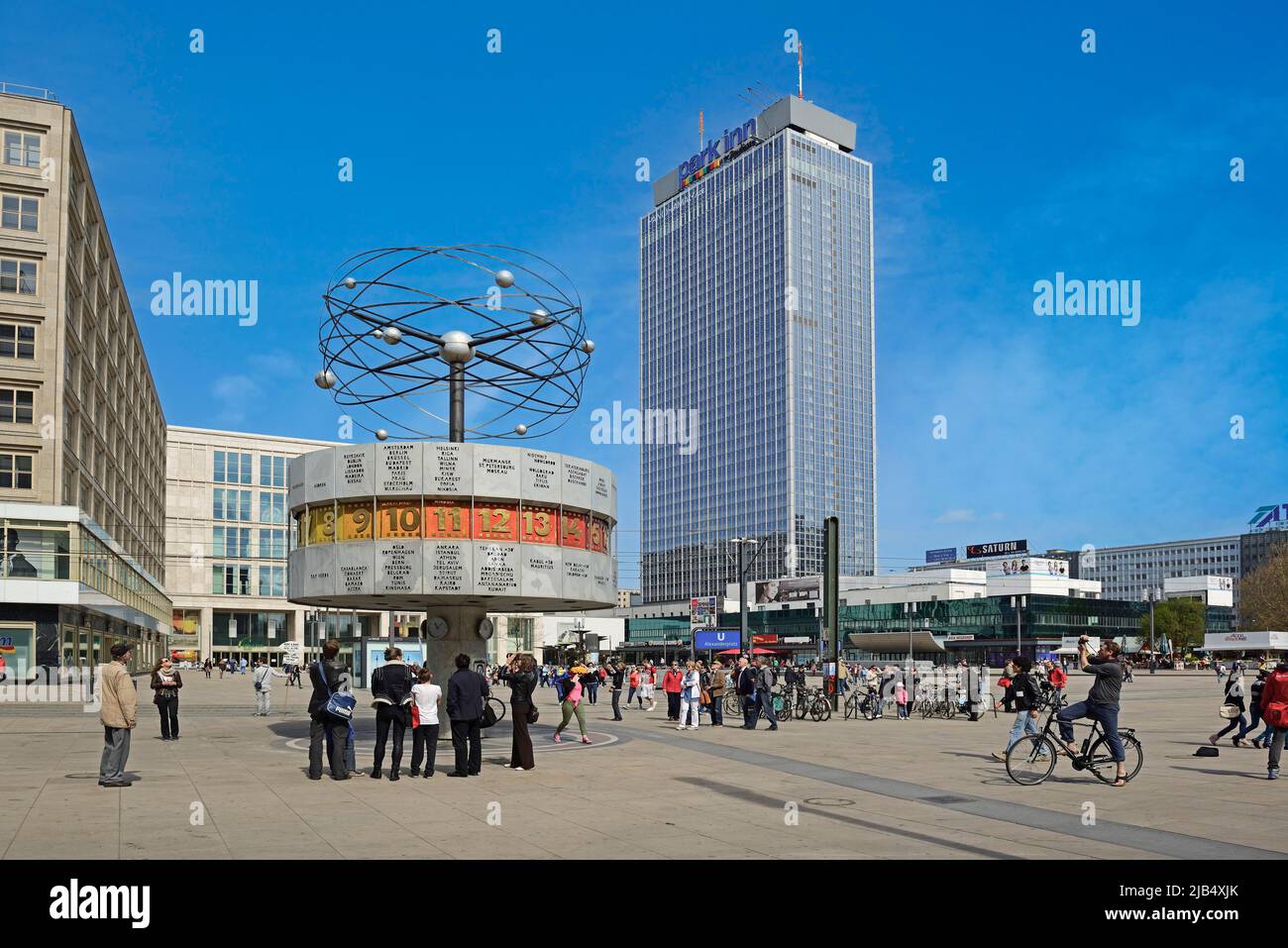 Am alexanderplatz hi-res stock photography and images - Alamy