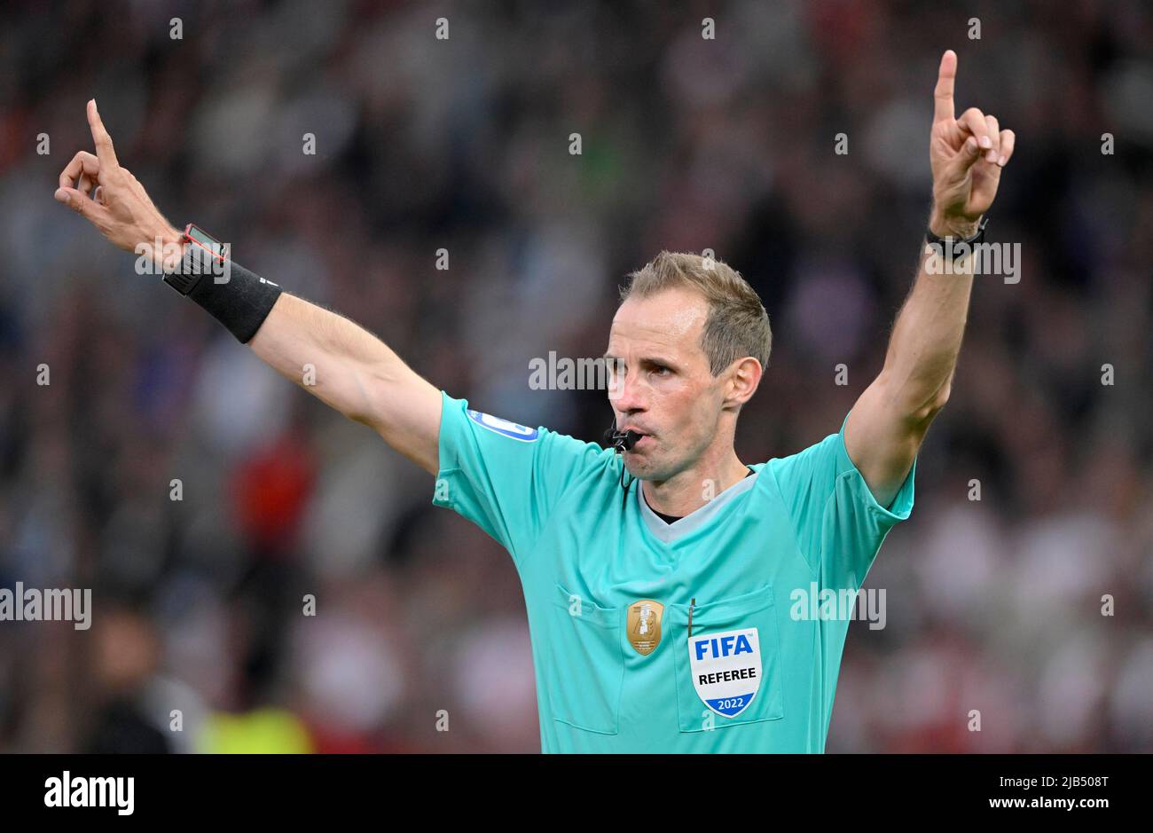 Referee Referee Sascha Stegemann Gesture, gestures, 79th DFB Cup Final ...