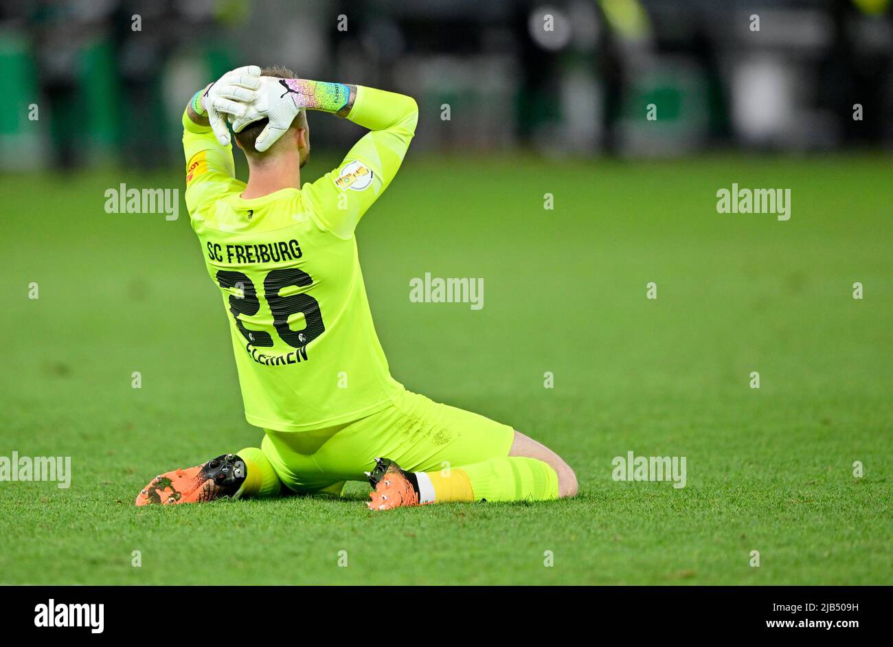Goalkeeper Mark Flekken SC Freiburg SCF disappointed, gesture gesture ...