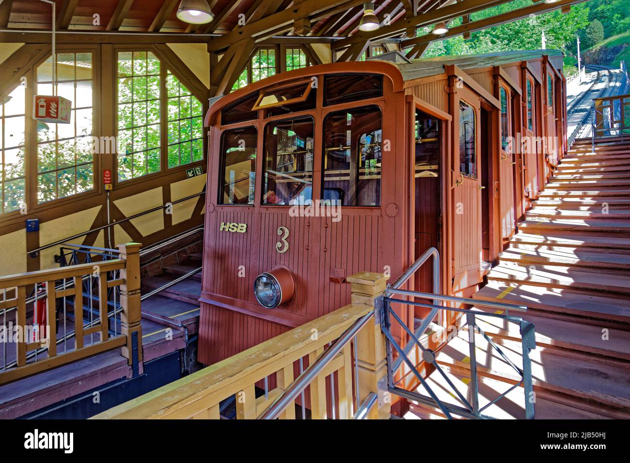 Car of the upper mountain railway in Molkenkur station, station, rail ...