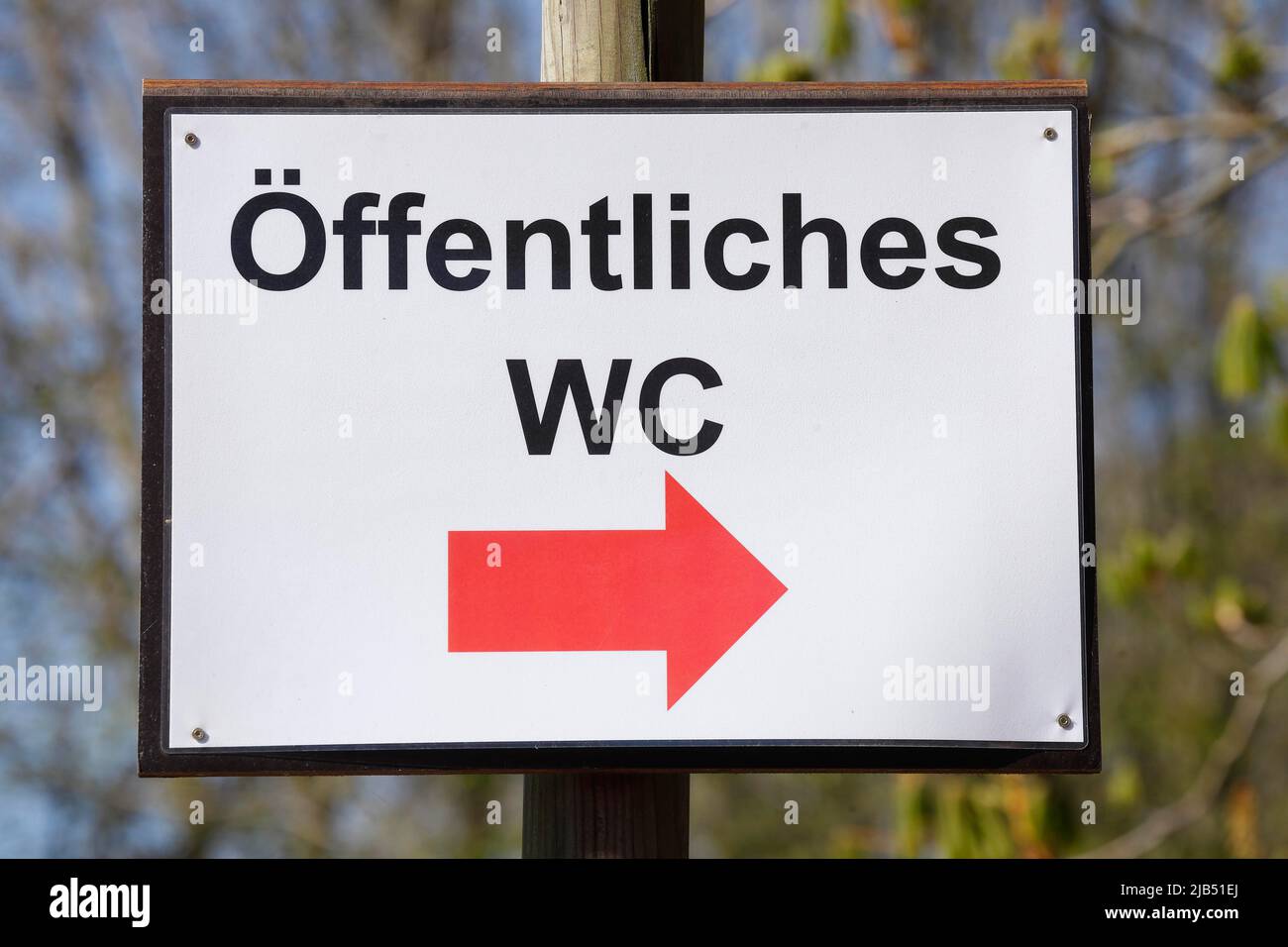 Toilet sign arrow hi-res stock photography and images - Alamy