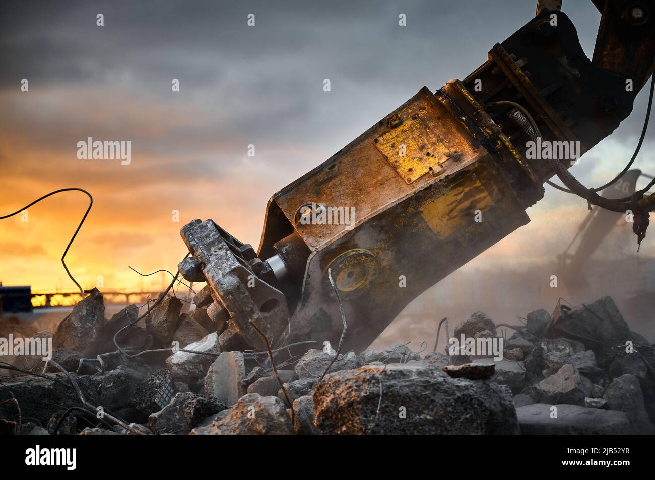 Metal crusher on excavator rigging destroys armored concrete Stock ...