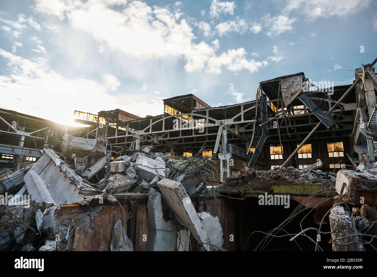Destroyed industrial building hi-res stock photography and images - Alamy