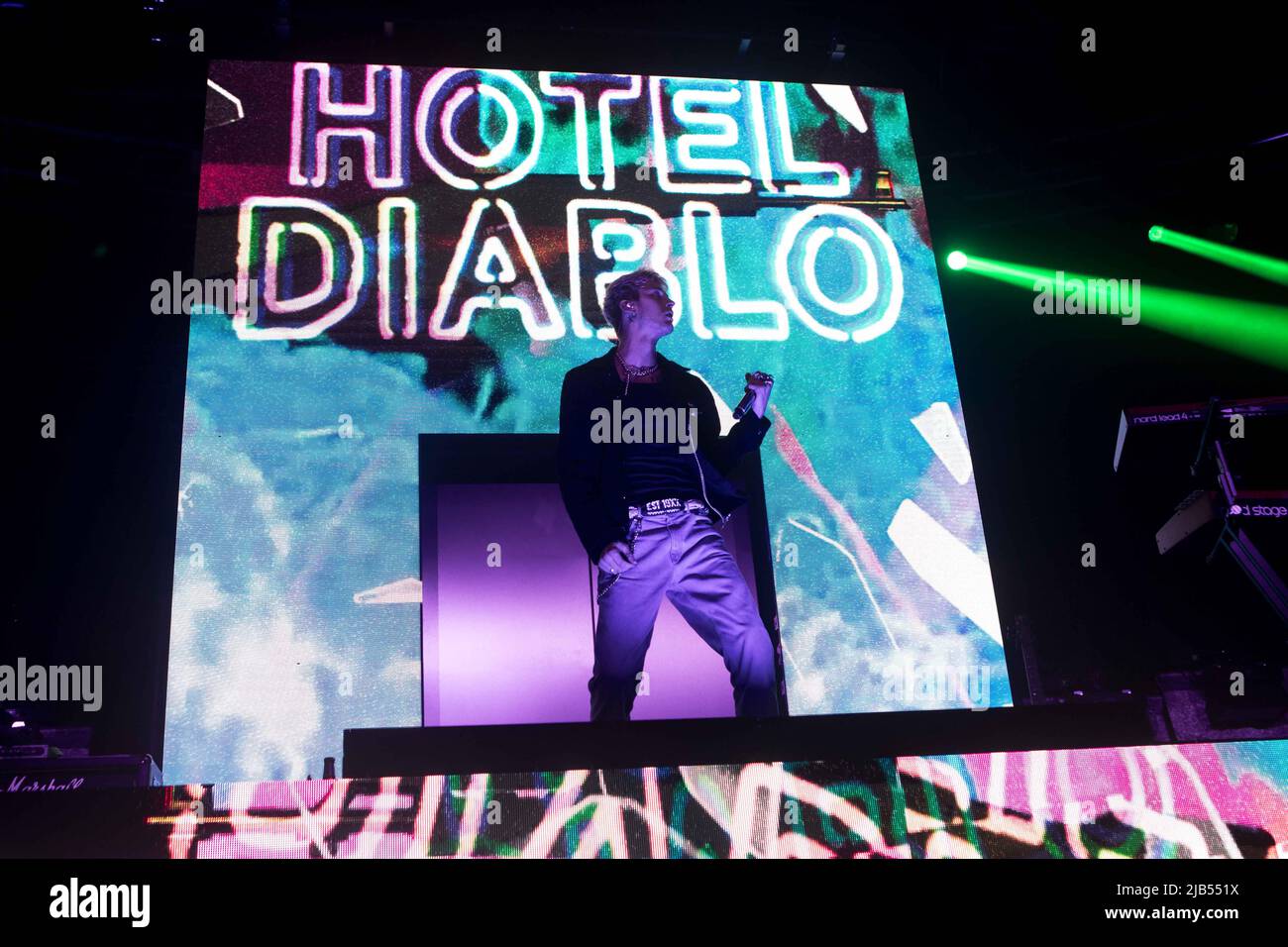 Machine gun kelly singing hi-res stock photography and images - Alamy