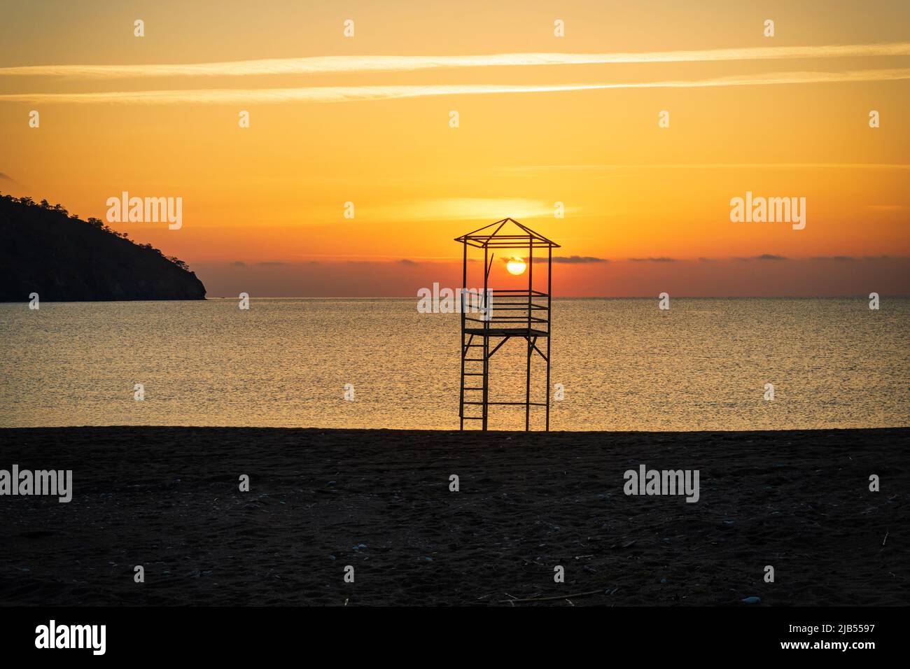 Light reflections at night hi-res stock photography and images - Alamy