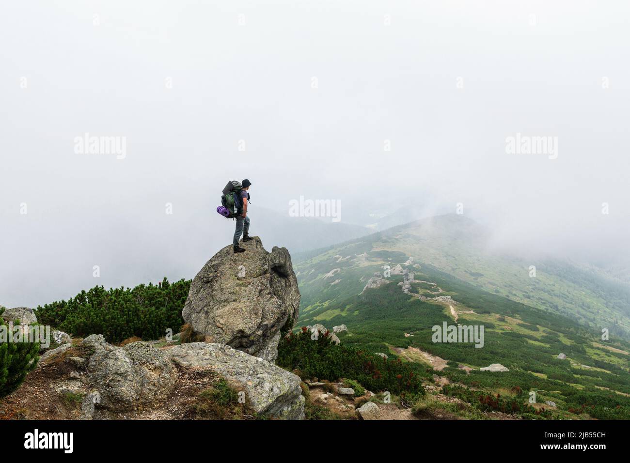 Couple young hikers backpacks hi-res stock photography and images - Alamy