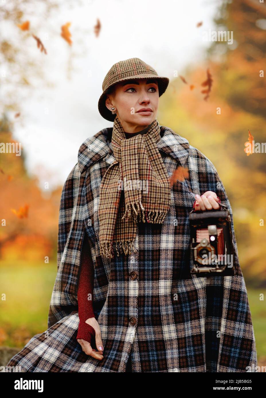 Woman sherlock holmes hi-res stock photography and images - Alamy