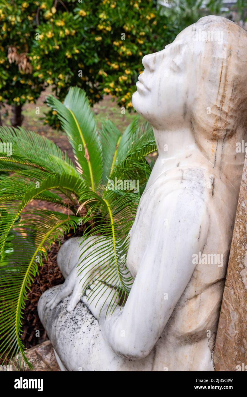 Art deco gravestone hi-res stock photography and images - Alamy