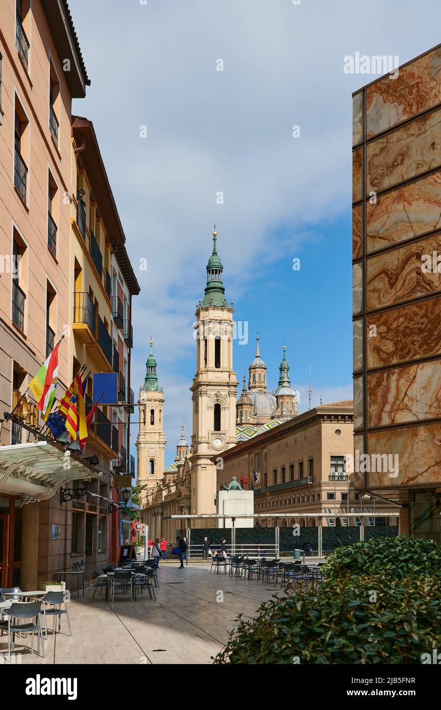 Basilica type of place of worship hi-res stock photography and images ...