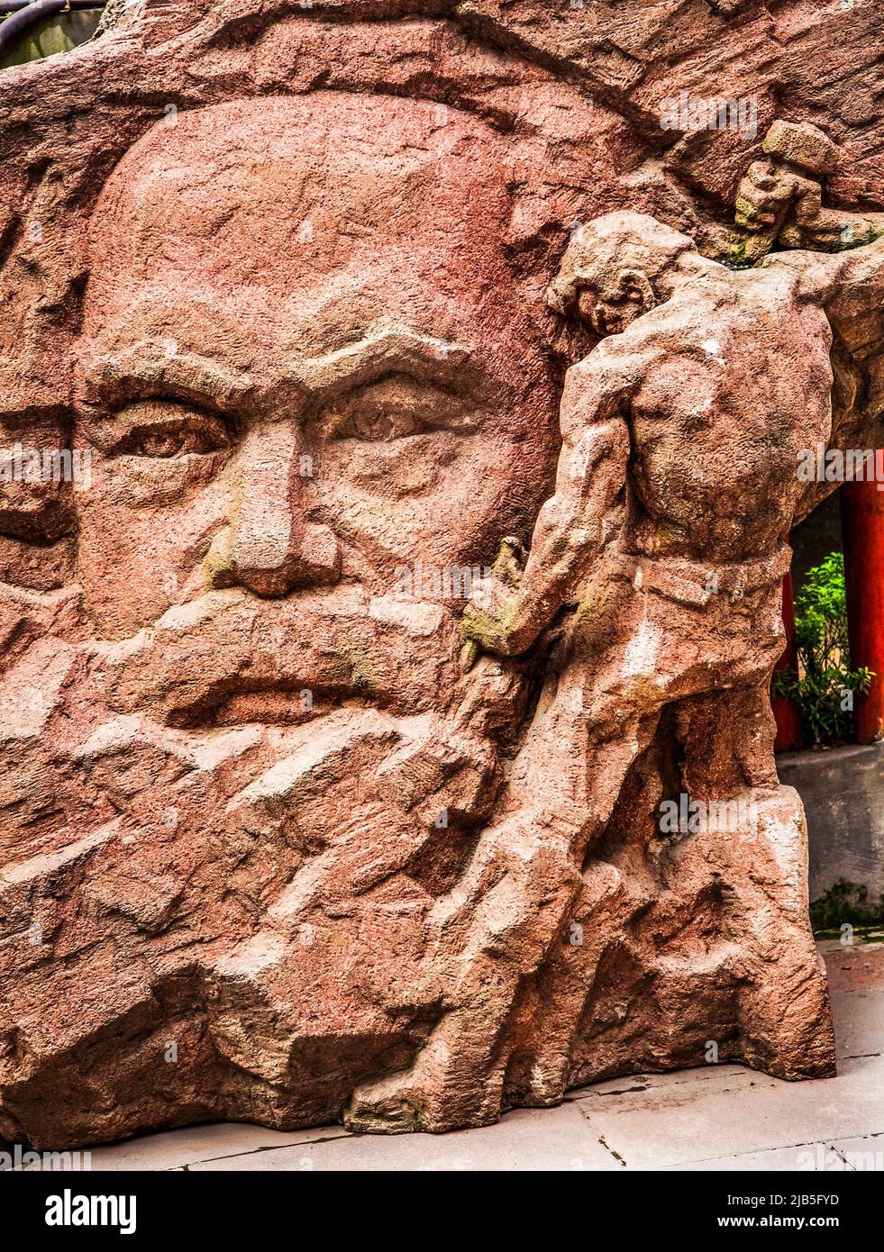 Karl marx red statue hi-res stock photography and images - Alamy