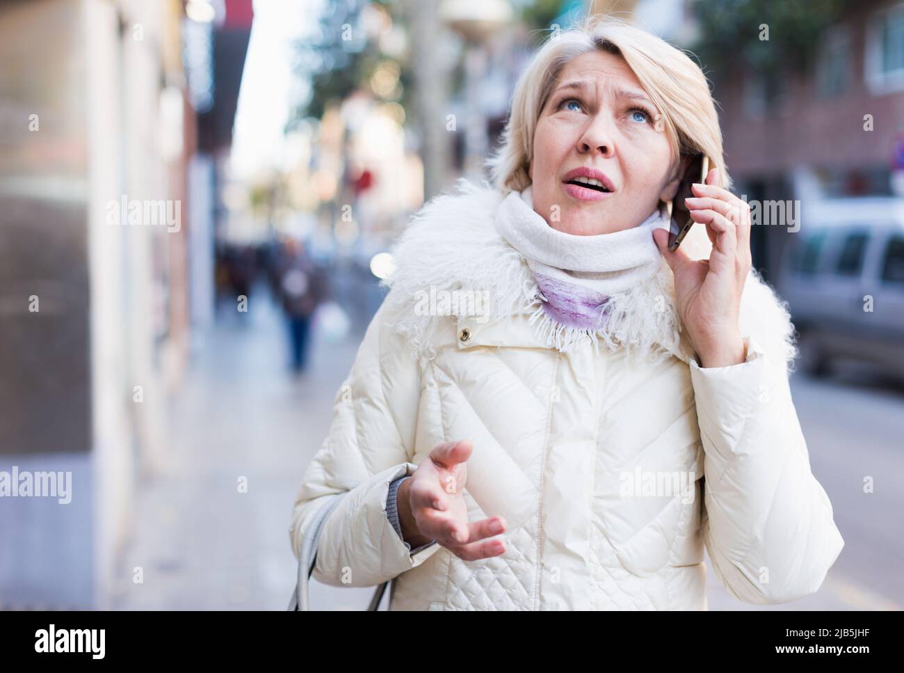 47 scarf hi-res stock photography and images - Alamy