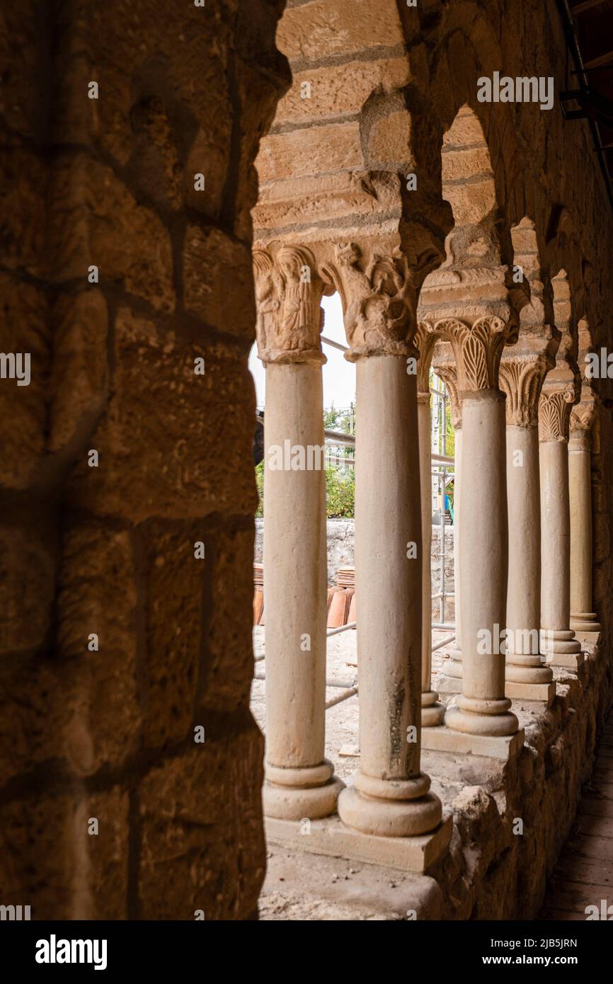 13th century moulding hi-res stock photography and images - Alamy