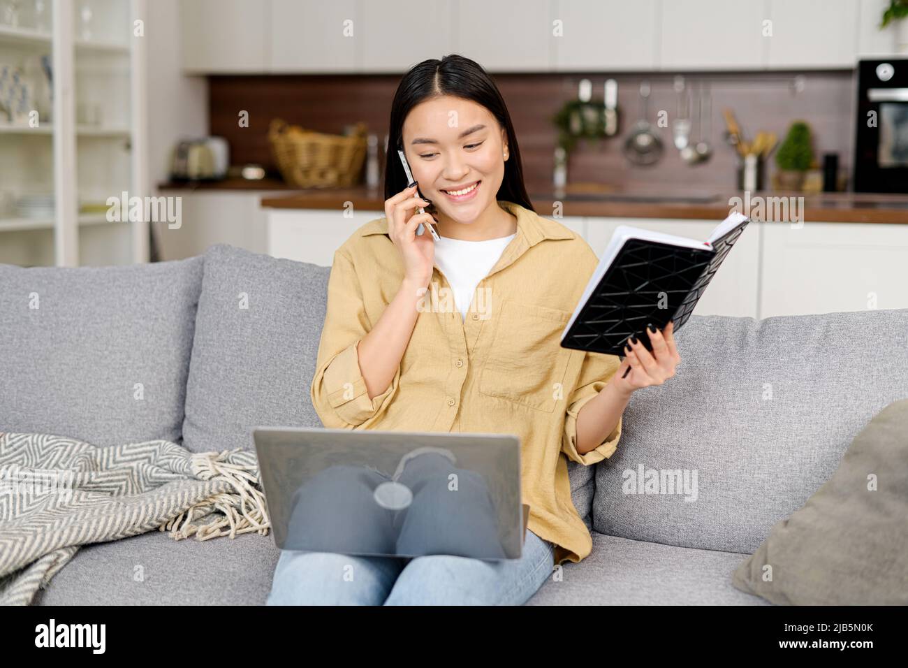 Multitask student hi-res stock photography and images - Alamy