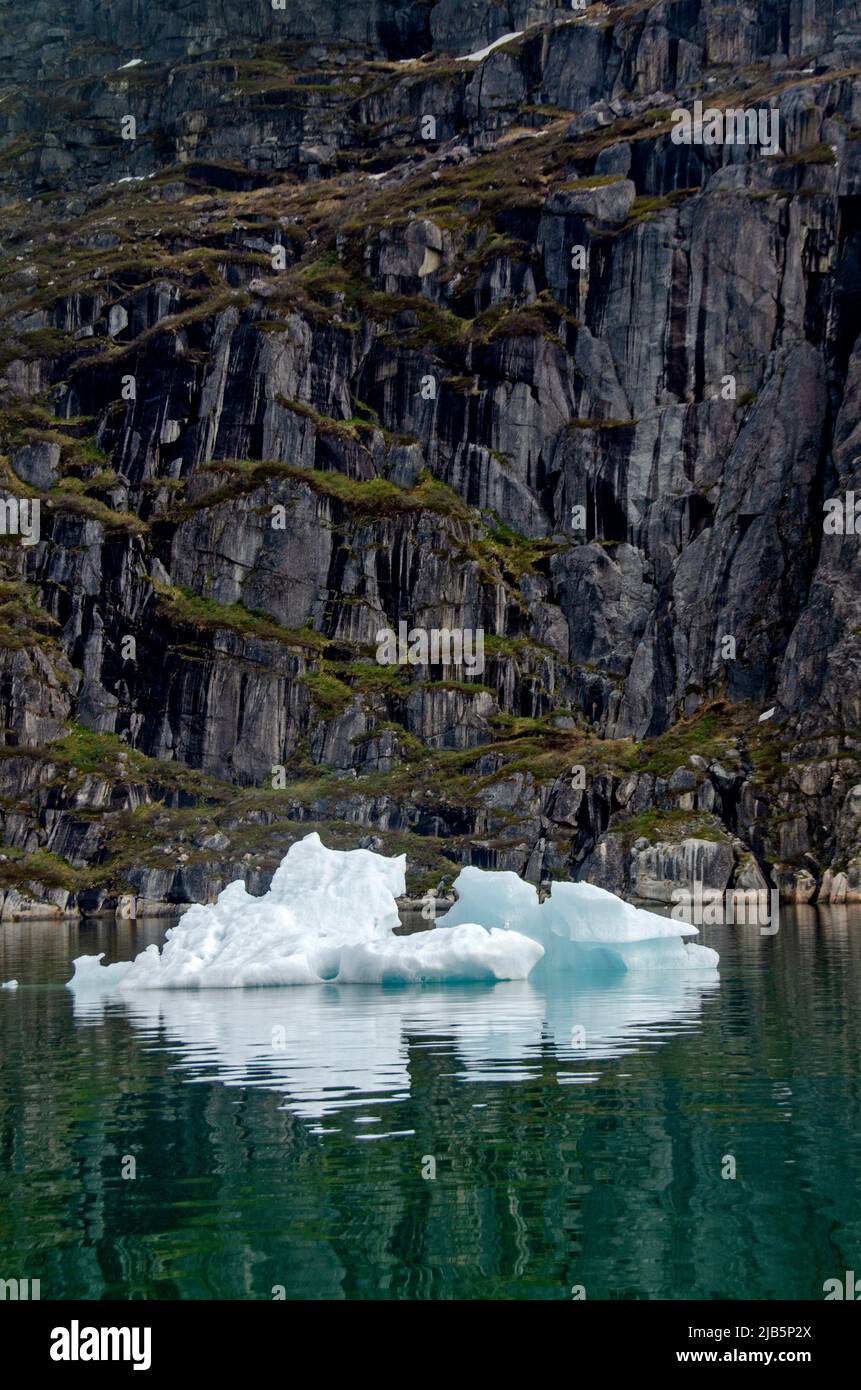Small iceberg hi-res stock photography and images - Alamy