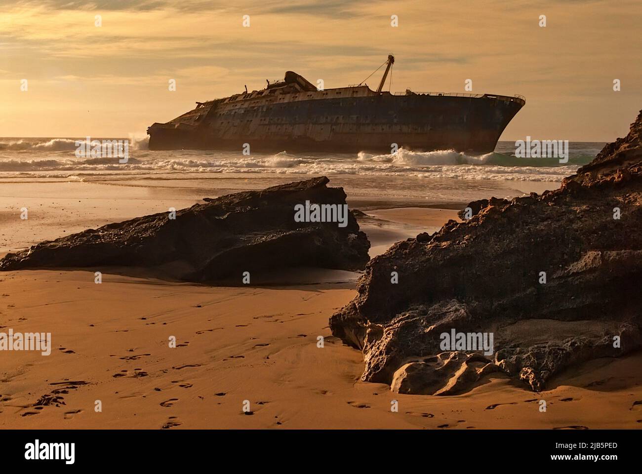 Stranded at sea hi-res stock photography and images - Alamy