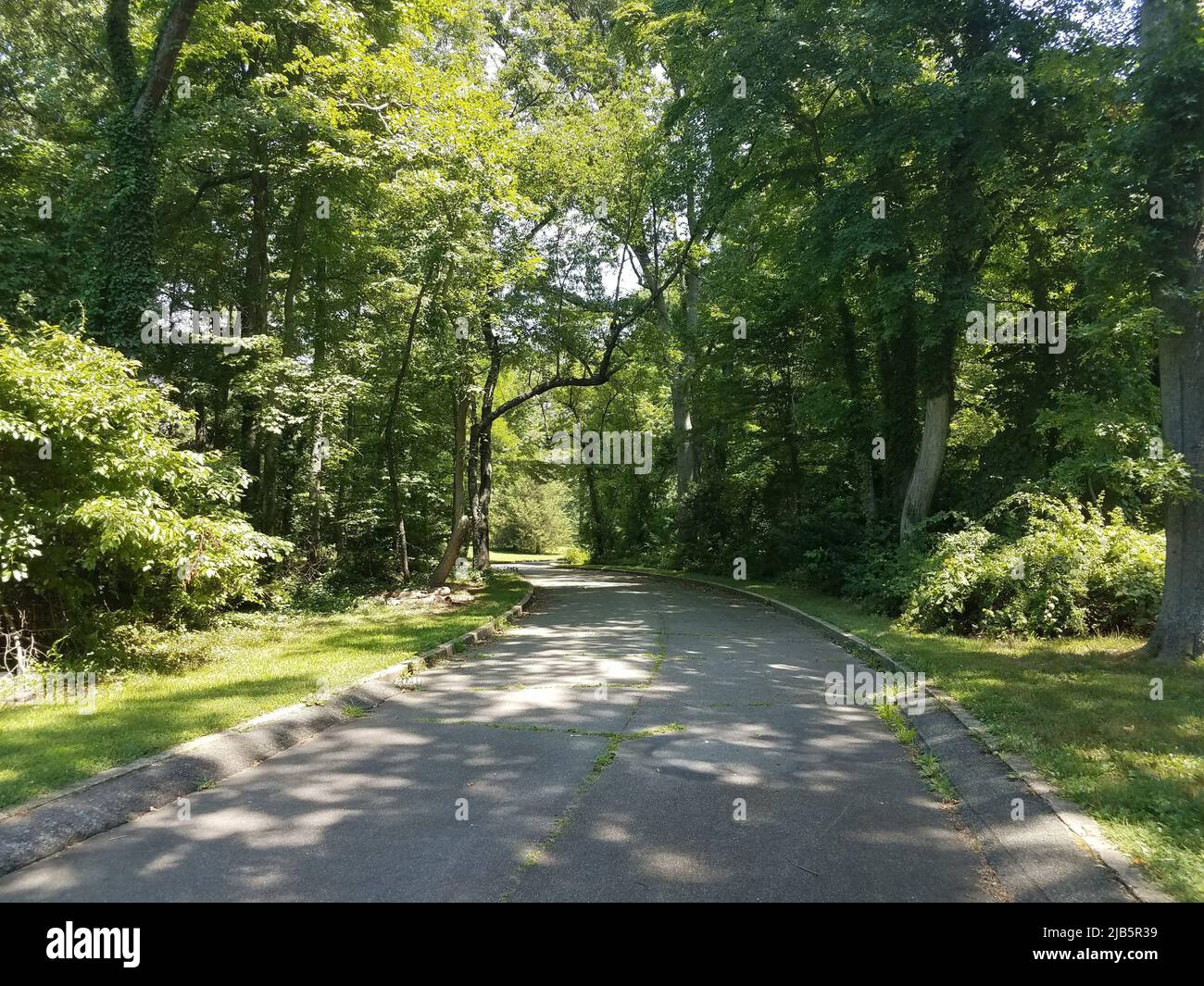 Road curbs hi-res stock photography and images - Alamy