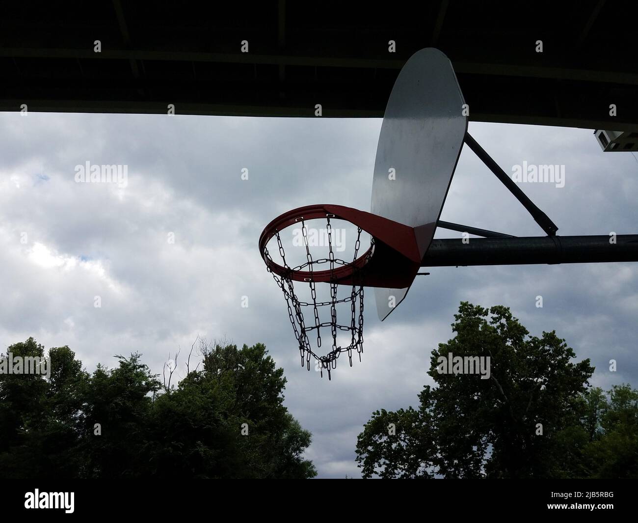 Metal basketball hoop hi-res stock photography and images - Alamy