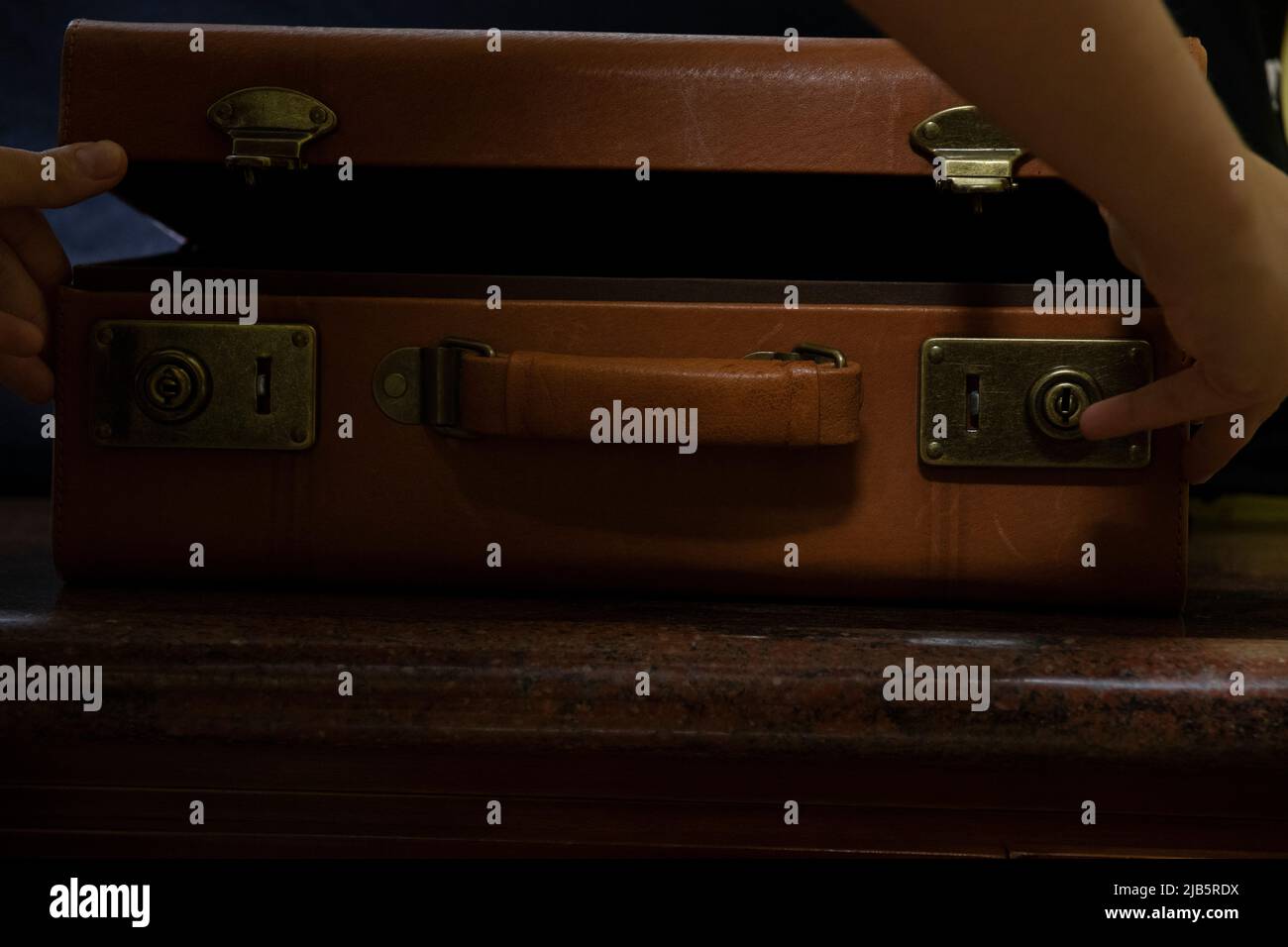 Opening suitcase hi-res stock photography and images - Alamy