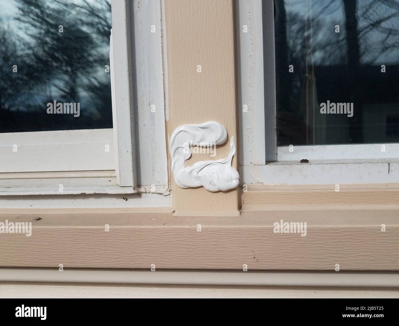 Broken frame hi-res stock photography and images - Alamy