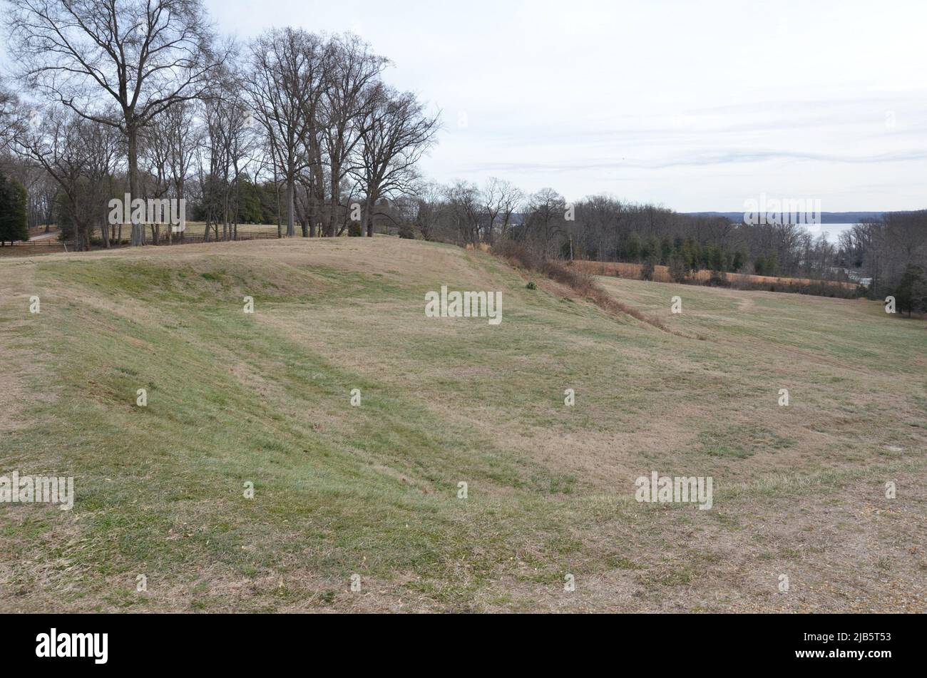 Hill mound grass hi-res stock photography and images - Alamy