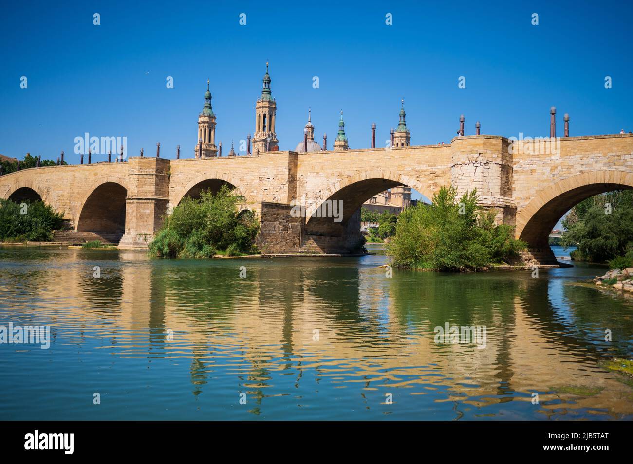 Stone Bridge (Puente de Piedra) and Cathedral-Basilica of Our Lady of ...