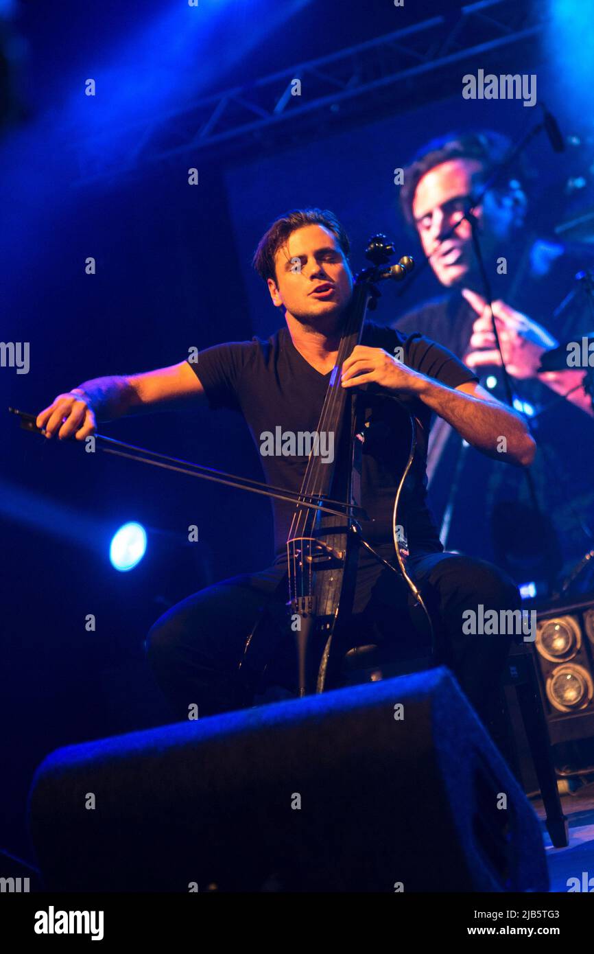 2cellos live concert hi-res stock photography and images - Alamy