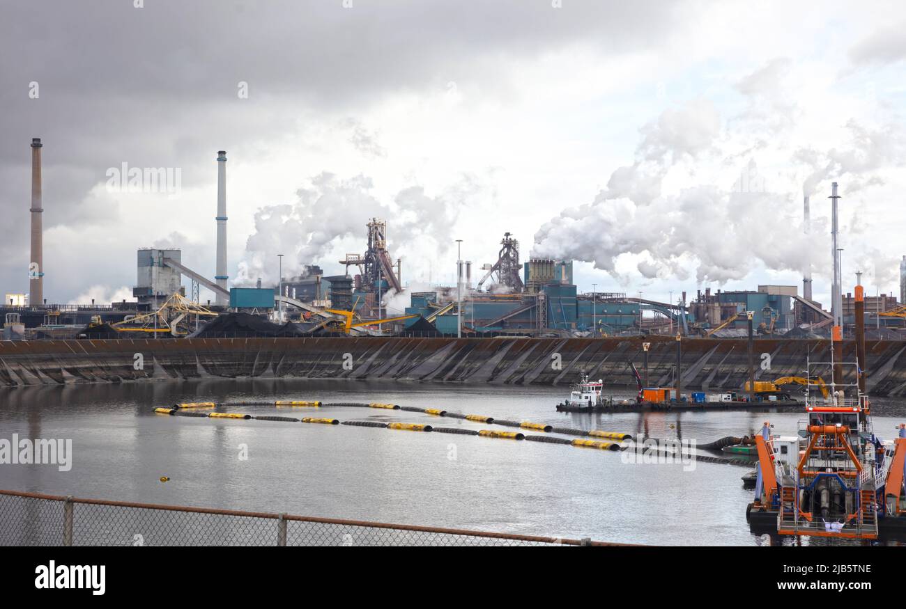 Floating factory ship hi-res stock photography and images - Alamy