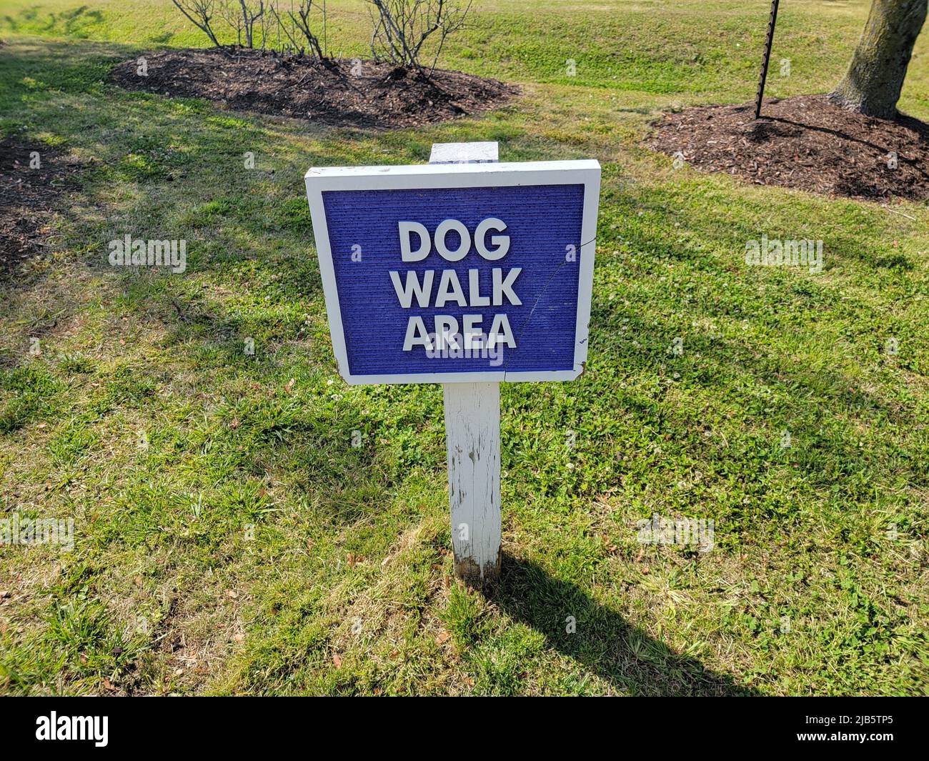 Pet walk sign hi-res stock photography and images - Alamy