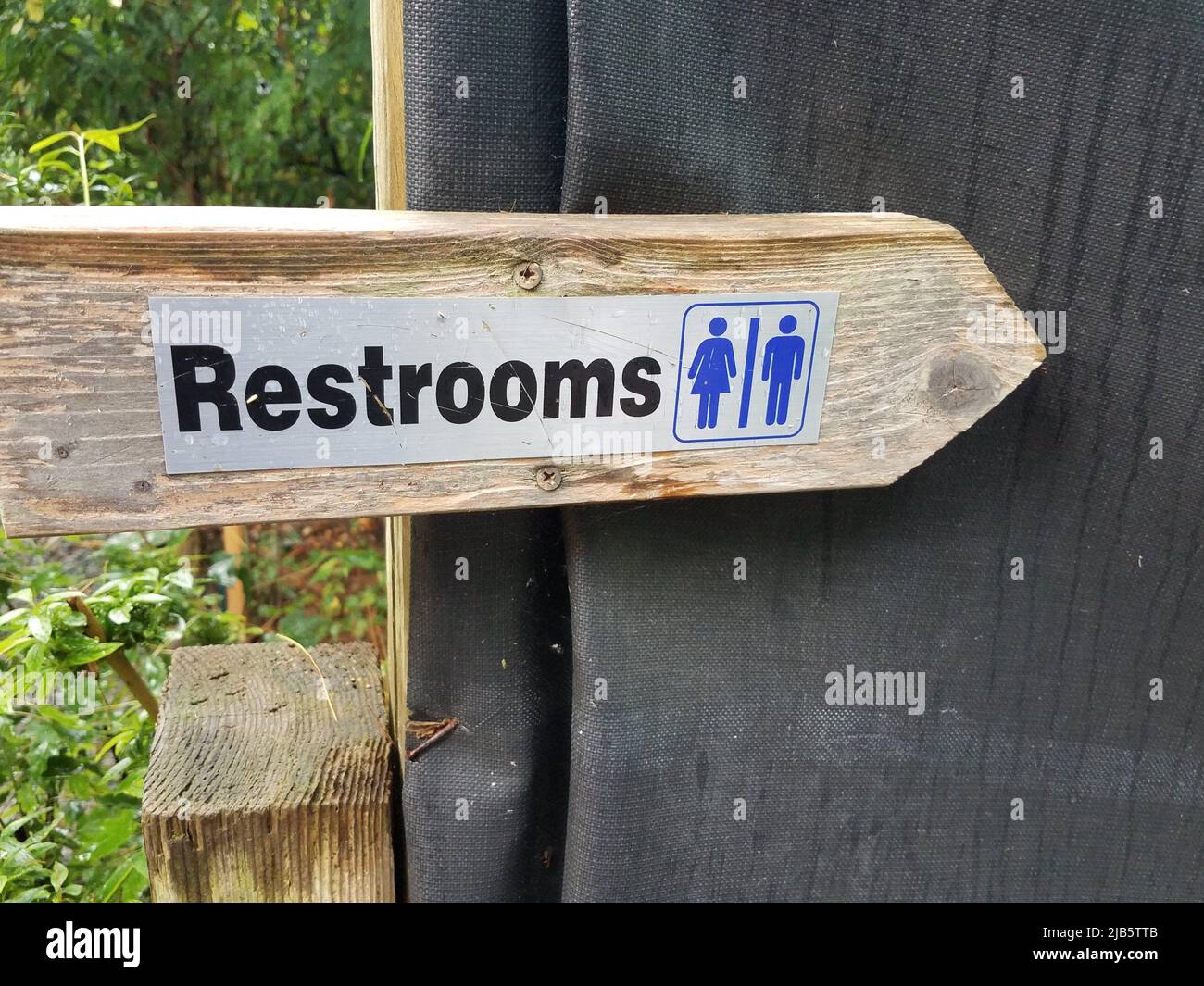 Female with arrow hi-res stock photography and images - Alamy