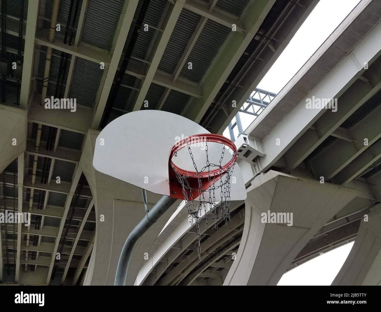 Large chain link hi-res stock photography and images - Alamy