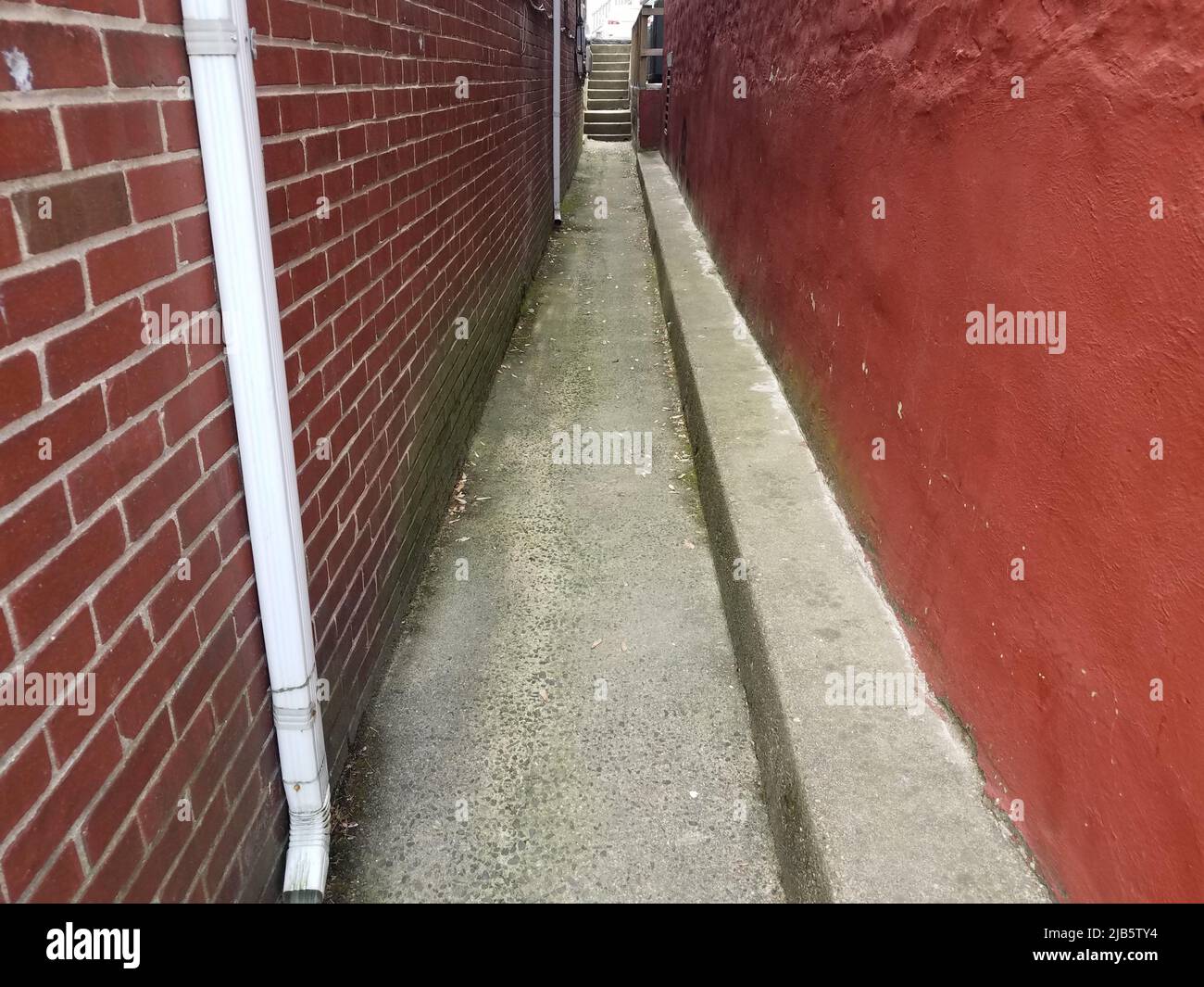 Red brick alley stairs hi-res stock photography and images - Alamy