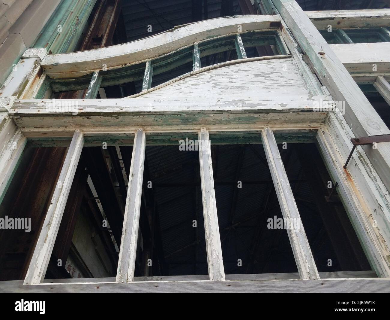 Abandoned dilapidated hi-res stock photography and images - Alamy