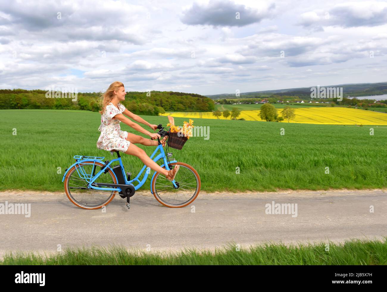 Baguette bicycle hi-res stock photography and images - Alamy
