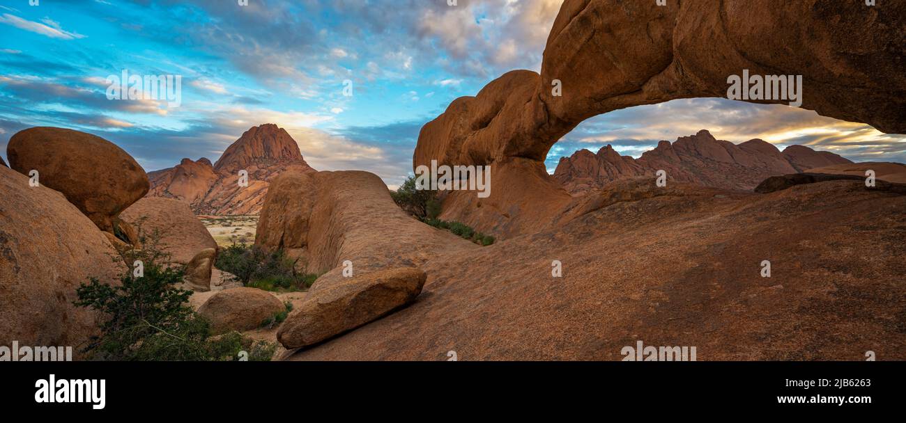 Granite rock arch at Spitzkoppe Namibia Stock Photo - Alamy