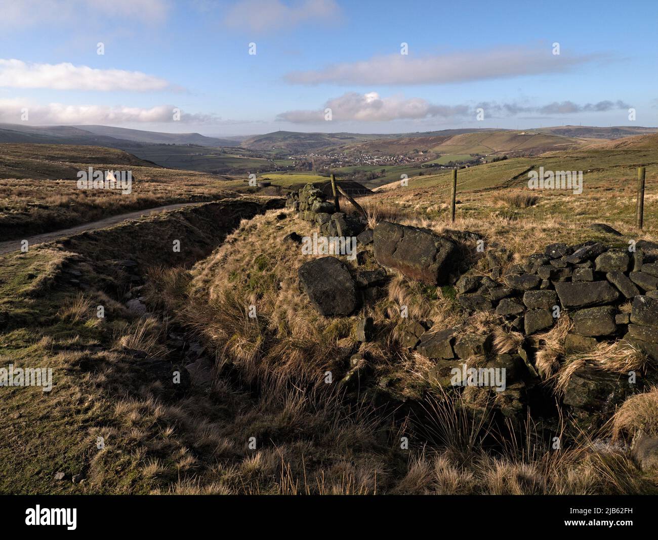 Saddleworth from the Standedge Trail footpath below Brun Clough ...