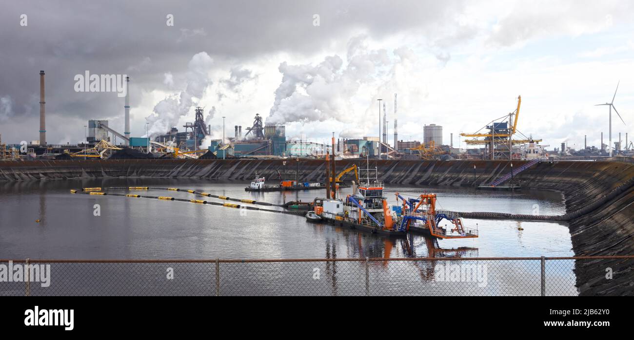 Floating factory ship hi-res stock photography and images - Alamy