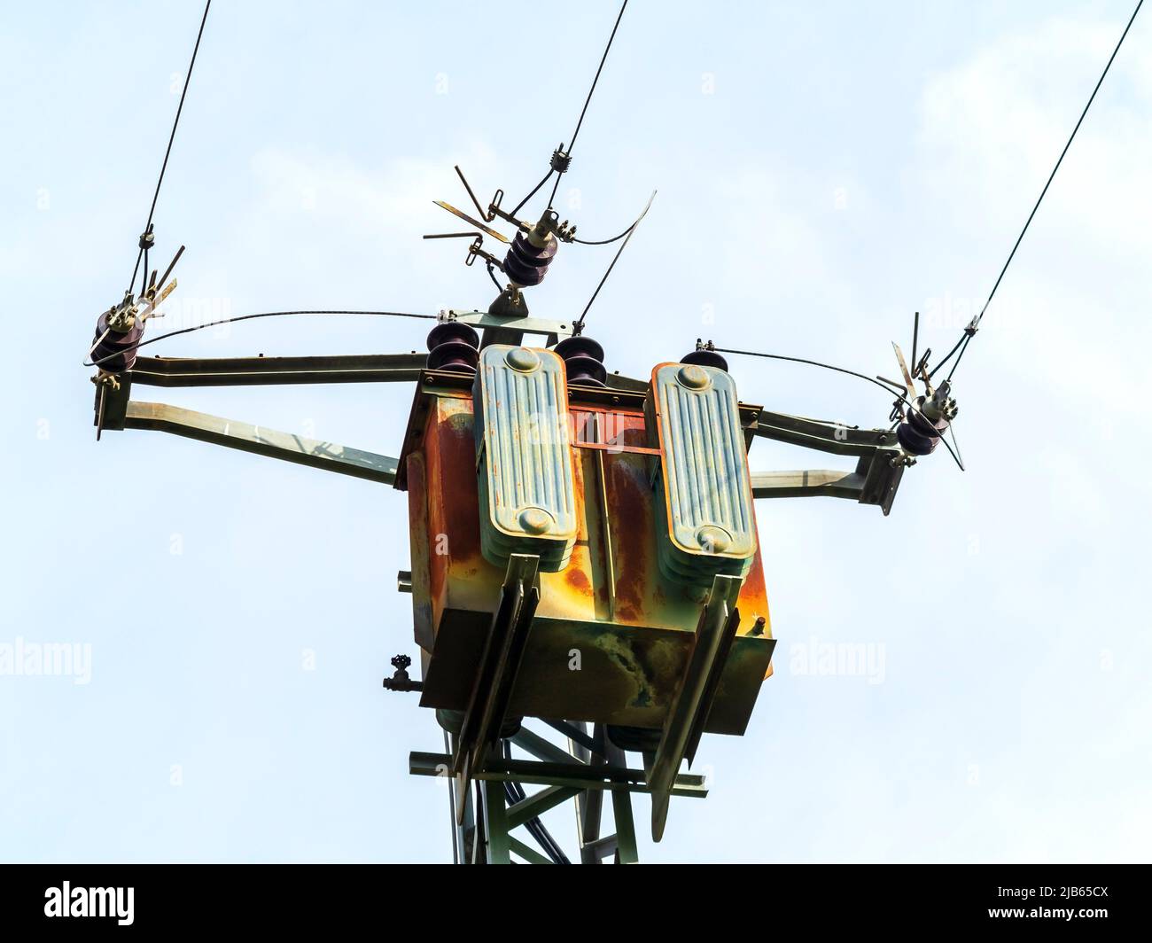 Old electrical wire hi-res stock photography and images - Alamy