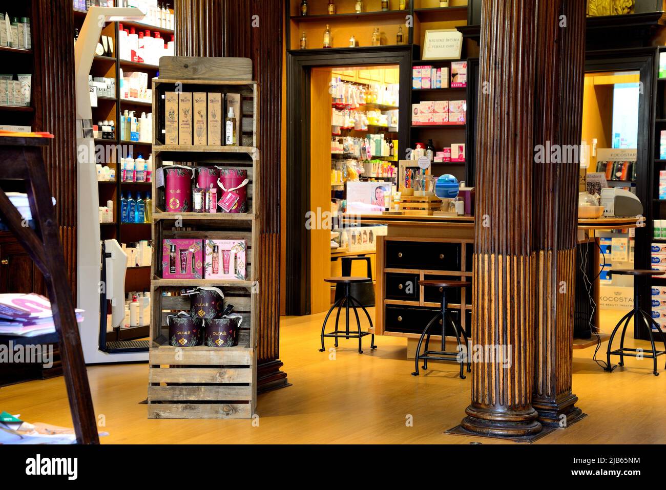 Pharmacy madrid spain High Resolution Stock Photography and Images - Alamy