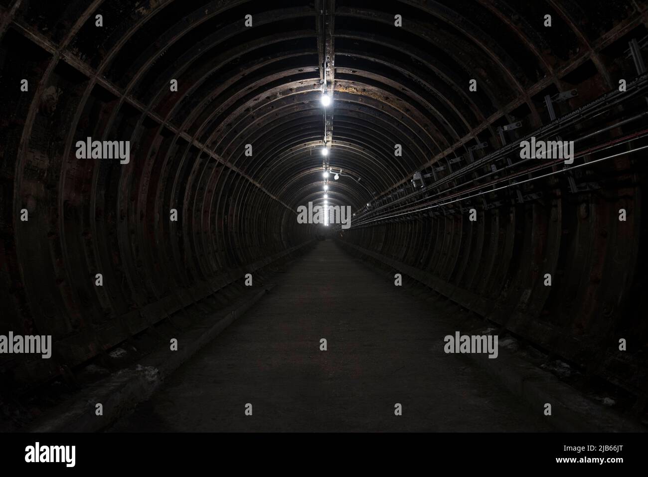 Charing cross abandoned platform hi-res stock photography and images ...