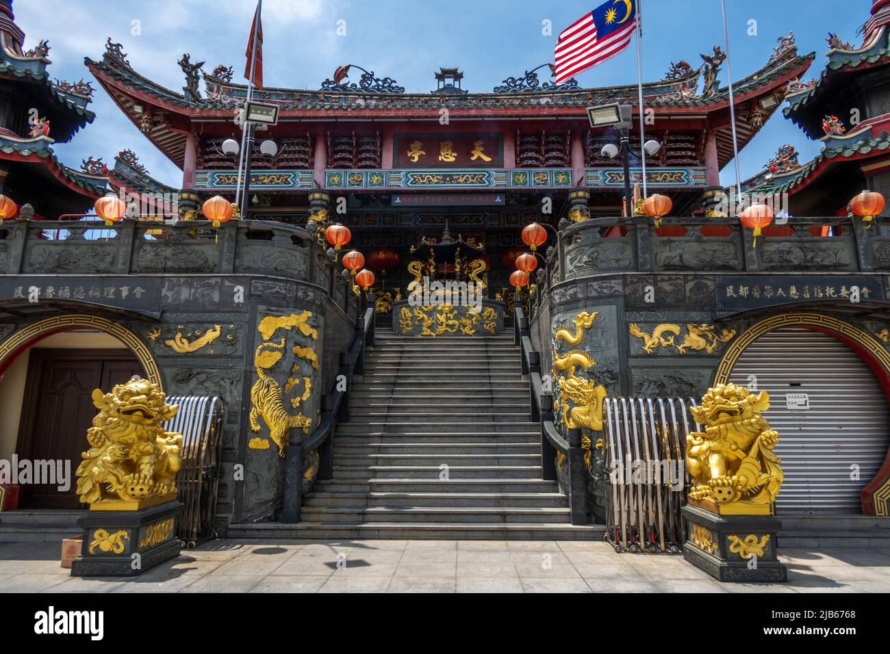 Sarawak temple hi-res stock photography and images - Alamy
