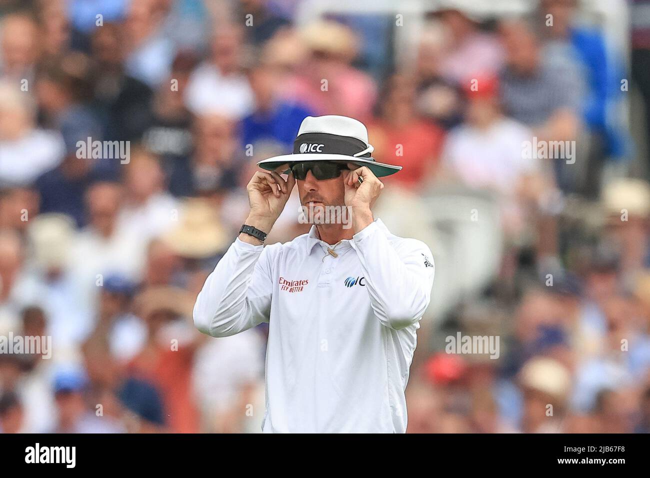Michael gough cricket umpire hi-res stock photography and images - Alamy