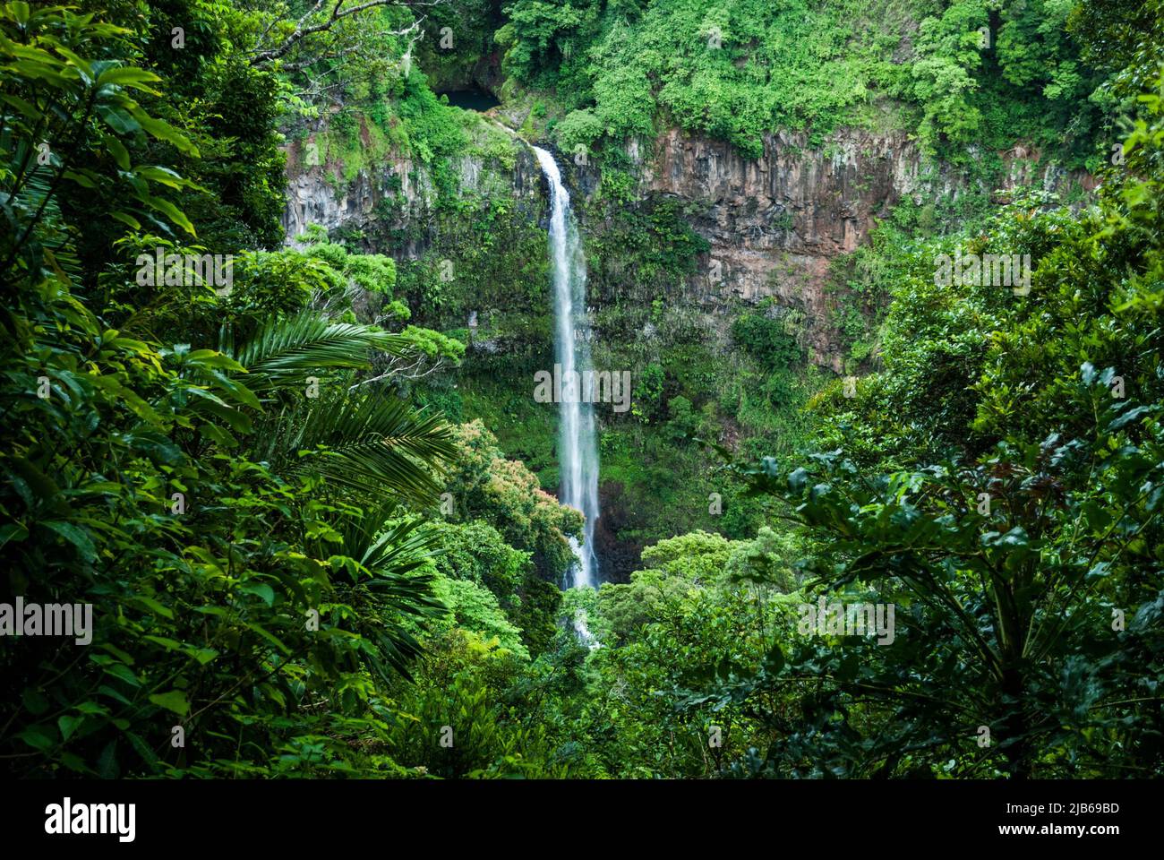Amber mountain waterfall hi-res stock photography and images - Alamy