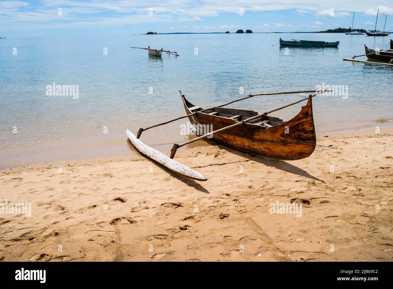 Traditional outrigger canoe hi-res stock photography and images - Alamy