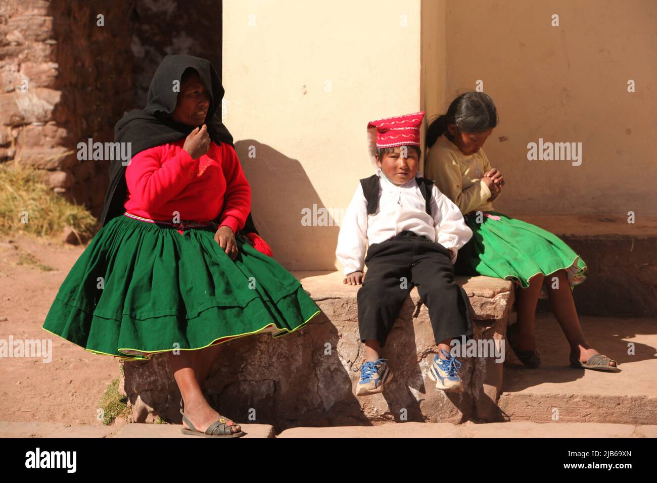Peruvian child in traditional costume hi-res stock photography and ...