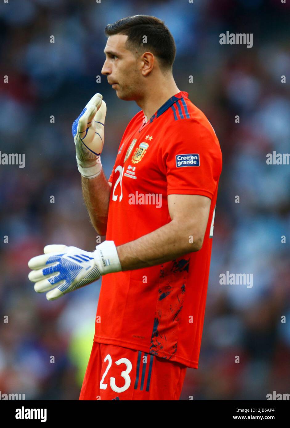 LONDON, ENGLAND - JUNE 01: Emiliano Martinez of Argentina during ...
