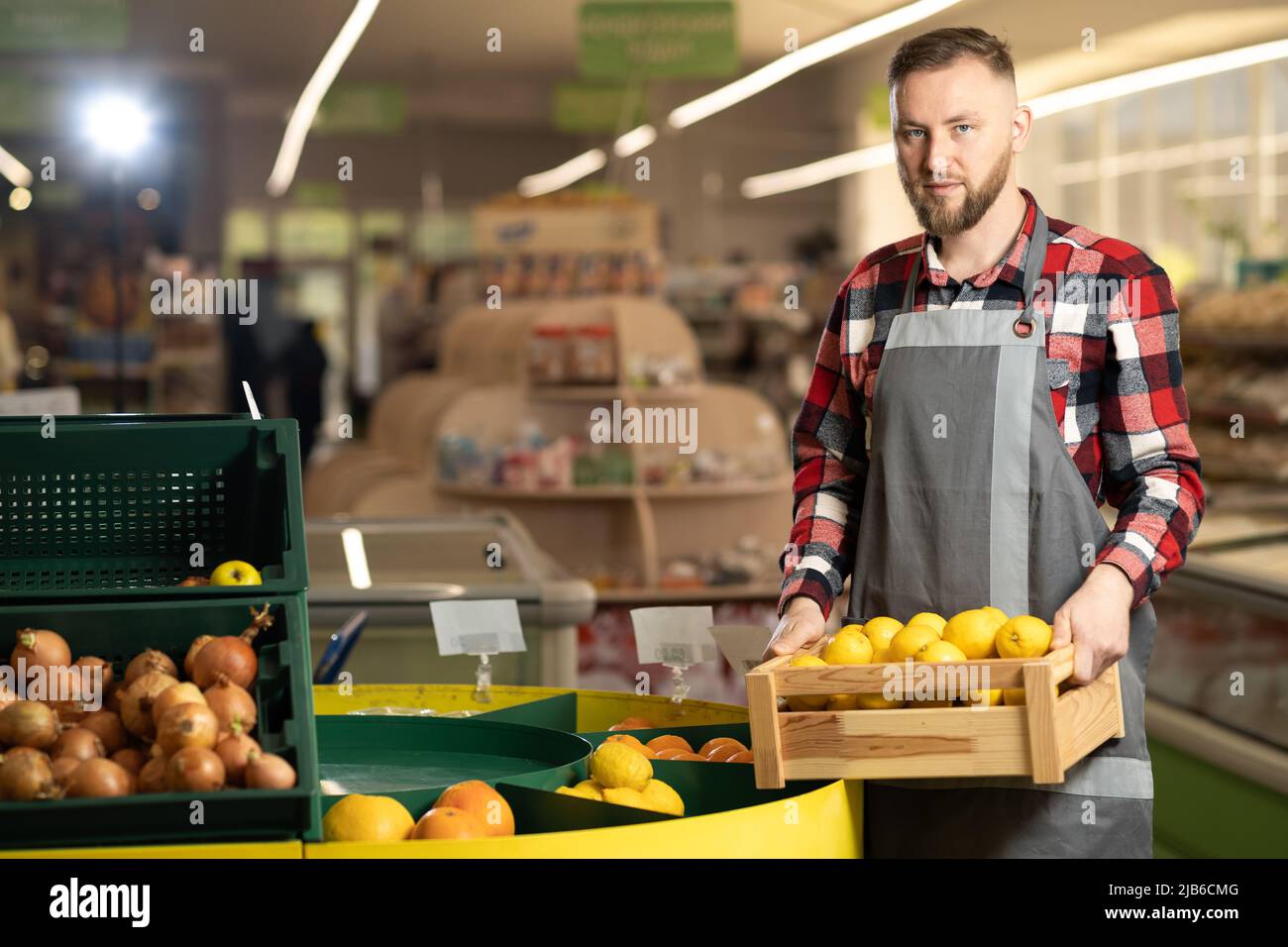 Grocery assistant hi-res stock photography and images - Alamy