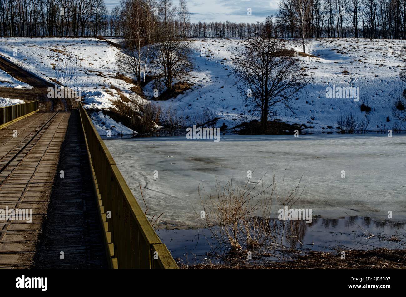 Small railroad bridge hi-res stock photography and images - Alamy