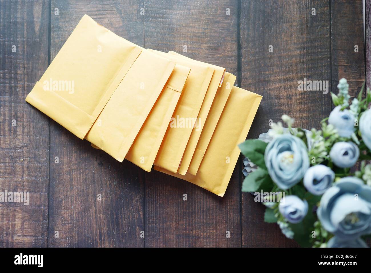 Envelope on table hi-res stock photography and images - Alamy